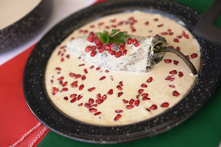 Chiles en nogada con queso crema - CINSA