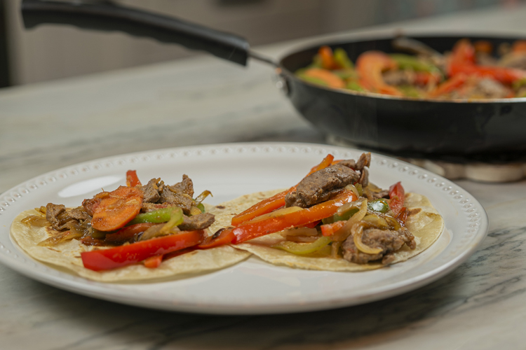 Salteado de res con verduras - CINSA